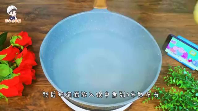 刚学会泡面的神仙吃法!不用煮搭配年糕一起炒,这味道吃着真过瘾