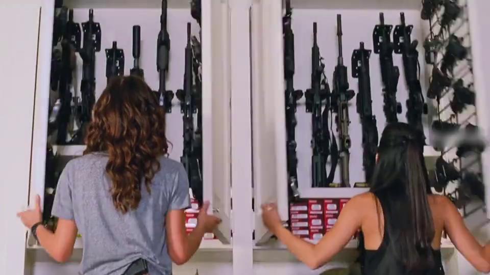 在美国不禁枪,家里就是个武器库