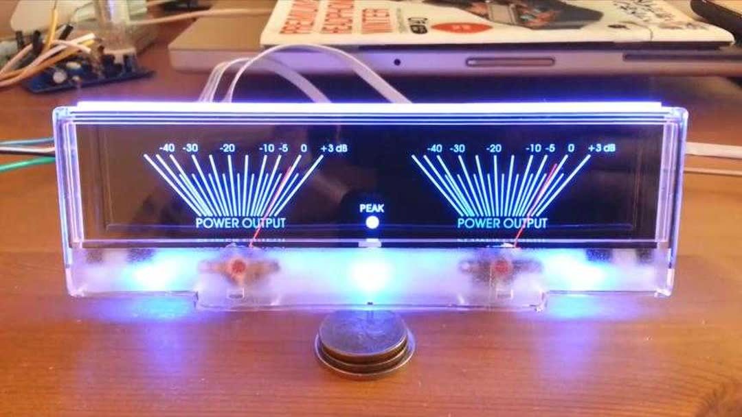 眼前一亮,蓝色背光的功率放大器,来感受一下!