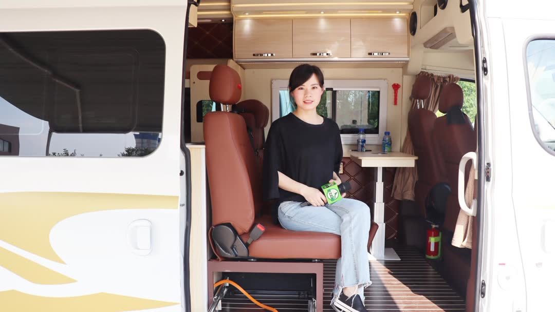 带着全家去环球旅行,只要有一台"蔚览自行式B型房车"就够了!