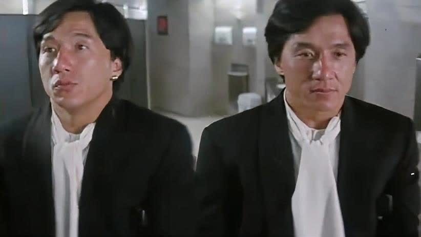 双龙:两个长的一模一样的成龙,在厕所里相遇,会发生什么?