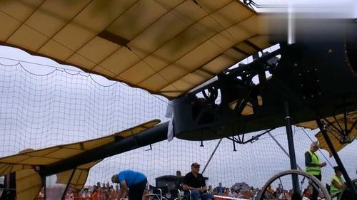 不多见的飞机模型,像小燕子一样飞起来,长见识了