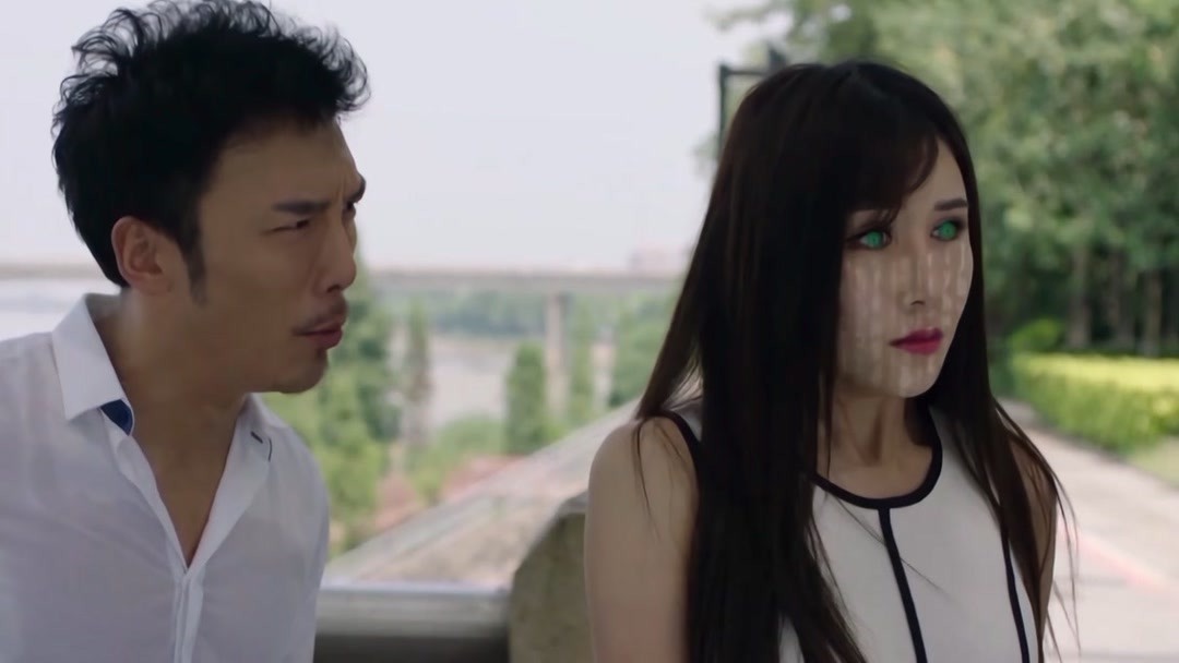 馨蔚对项链反应太大,机器身体竟直接被卡到死机