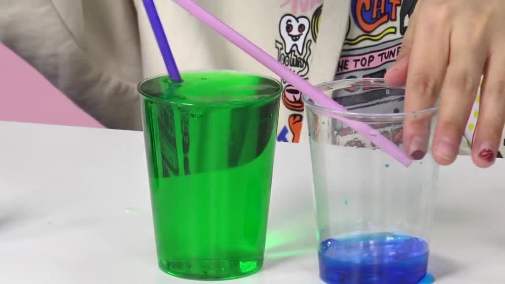 家里矿泉水瓶不要扔,做一个超厉害的自动吸水器