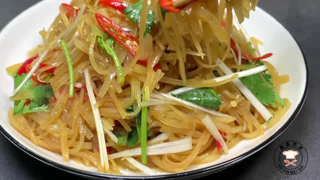 教你土豆丝最简单的做法,爽脆可口,新手一看就会