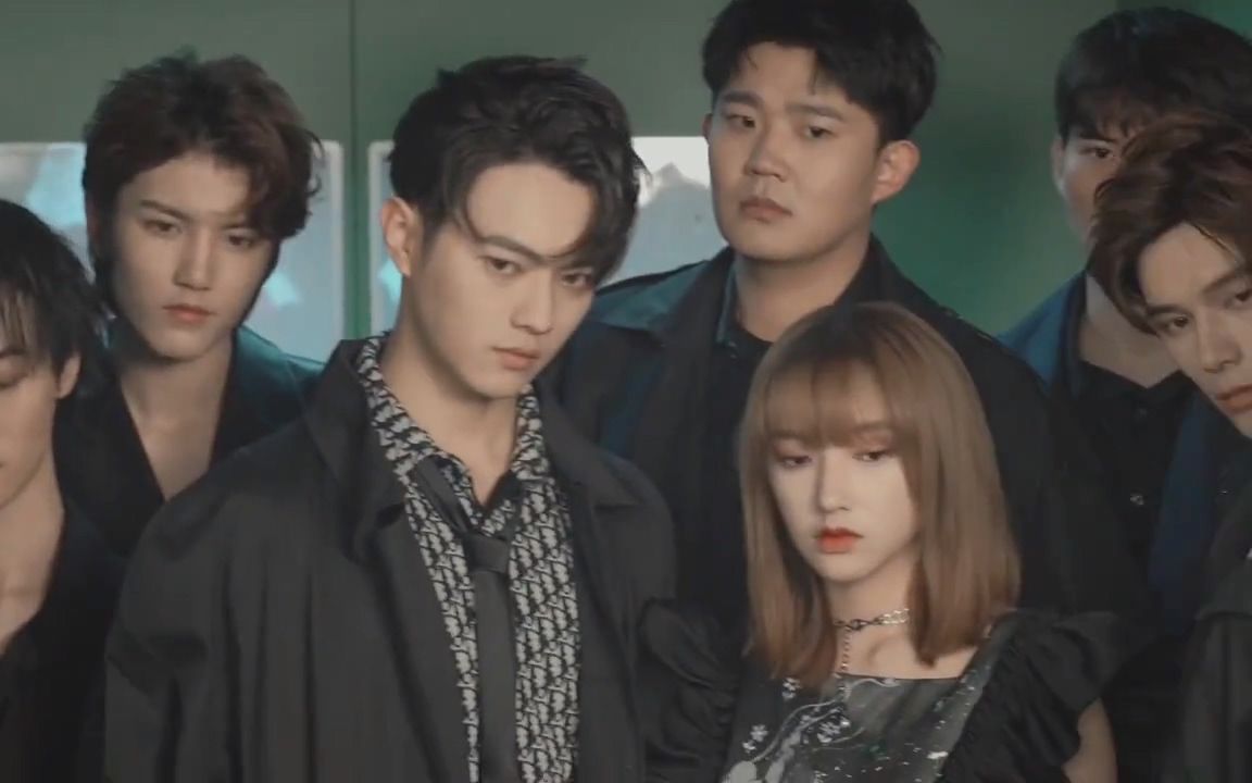 【许凯】《你微笑时很美》西装大片花絮3则