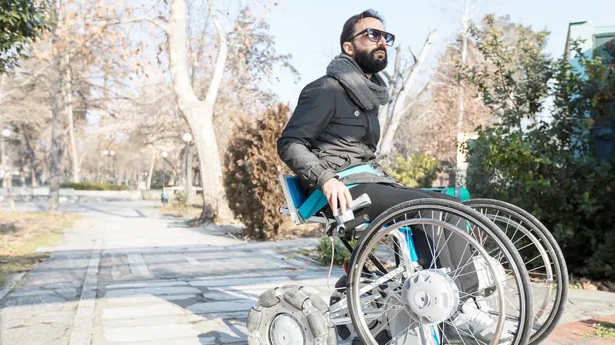 可以站立的轮椅,外骨骼和动力轮椅结合,让残疾人正常生活