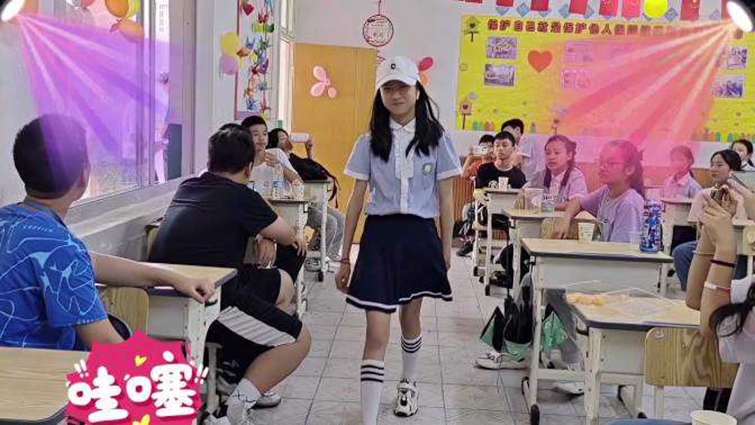 小学毕业季学生时装表演太搞笑了吧