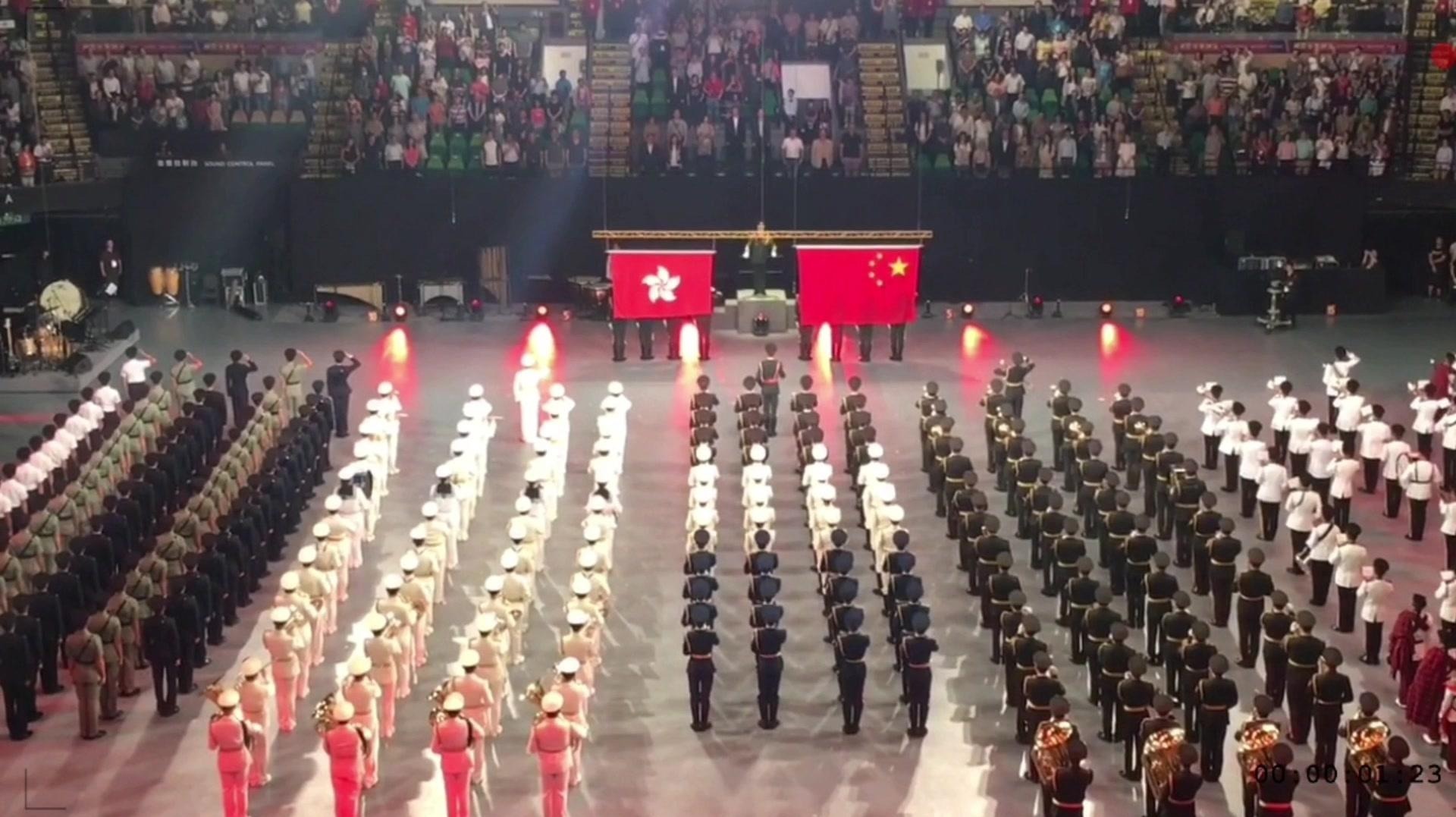 中国人民解放军升旗仪式,国歌响起时,激动到热泪盈眶