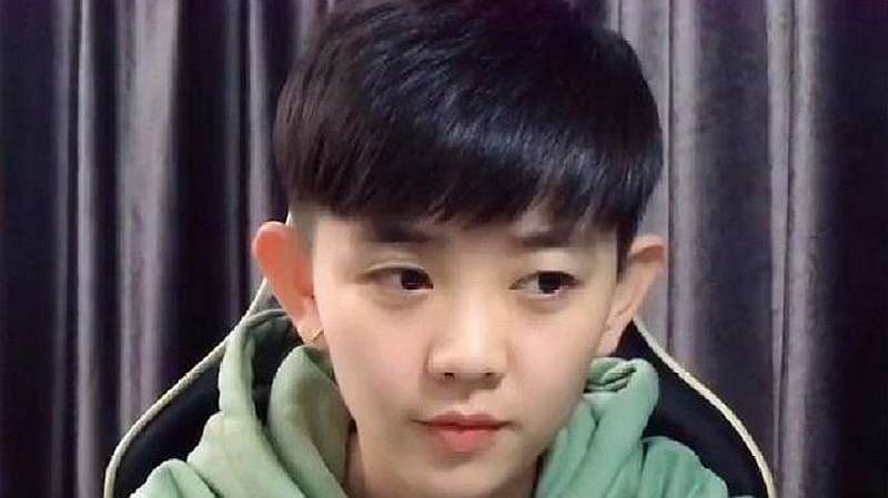 看她模仿的像不像,网友:有当演员的天赋,原谅我没忍住!