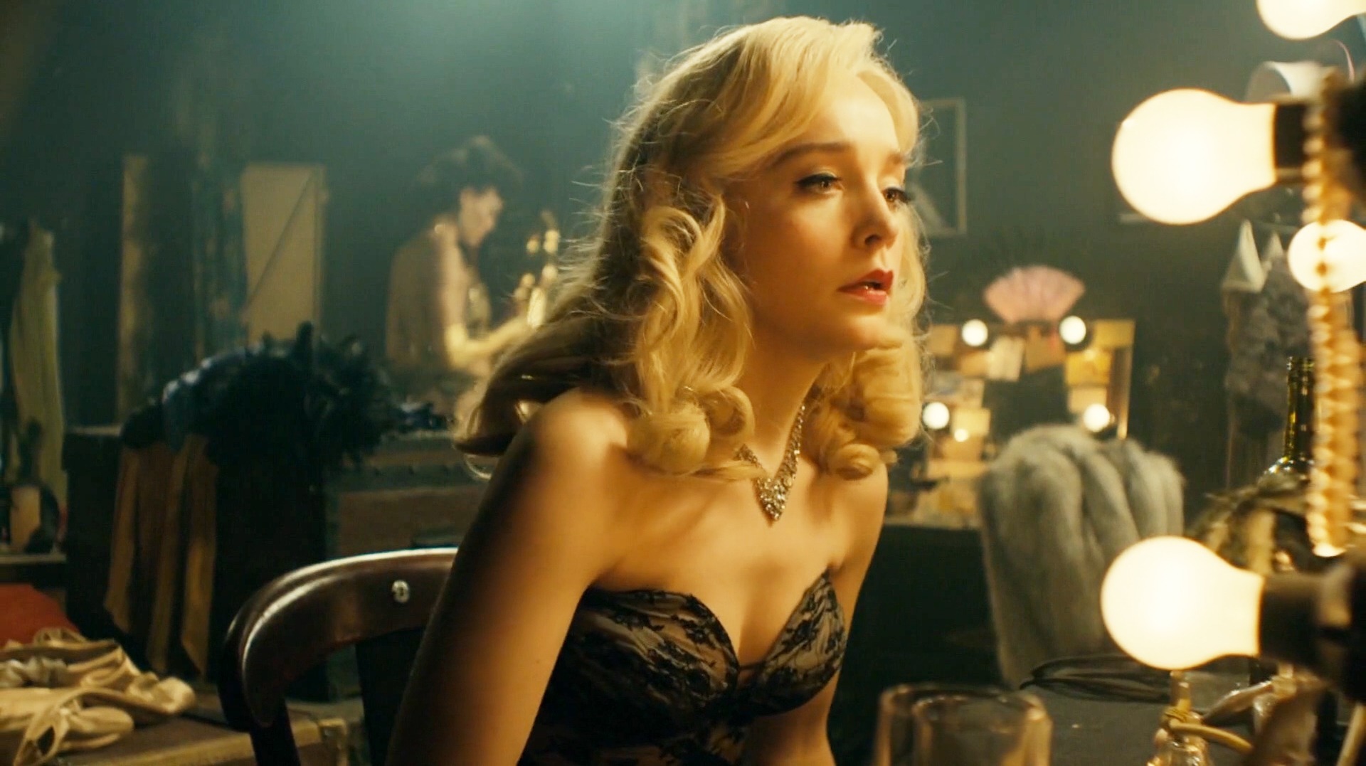 【麦绿素】脱衣舞女郎死于家中,引出悲惨往事《梅格雷在蒙马特》