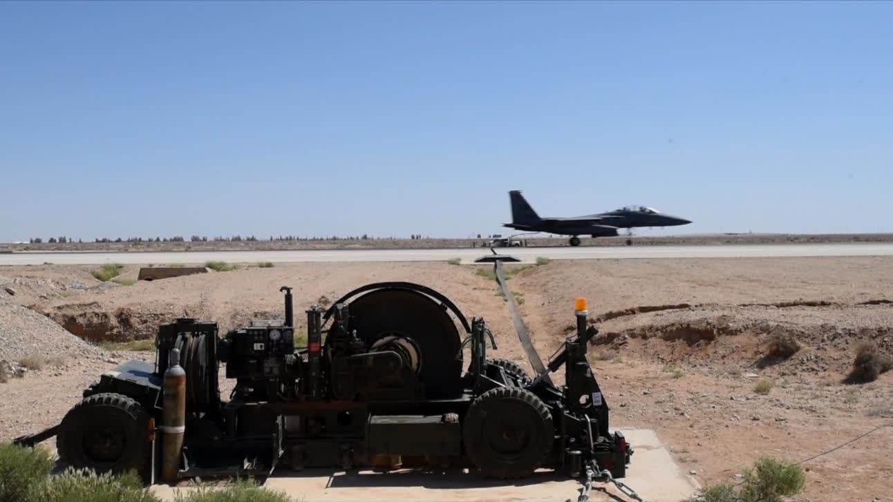 担心机场被炸飞机无法降落 美军开始测试移动式飞机拦截系统