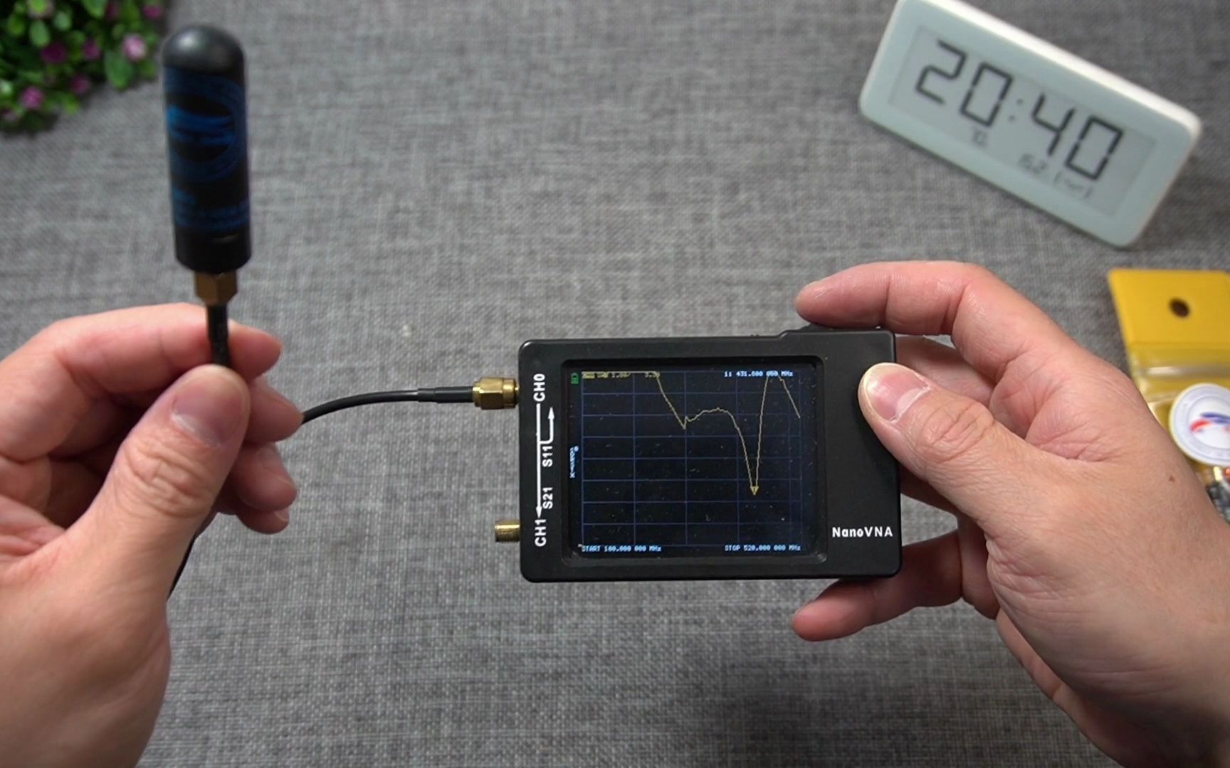 用矢量分析器测试拇指天线谐振频率,你是追求便携还是向效率妥协