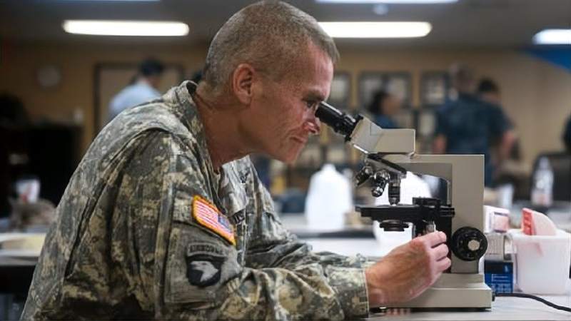 证据确凿!美媒自曝新冠病毒由美国传入欧洲,拜登这次必须说清楚