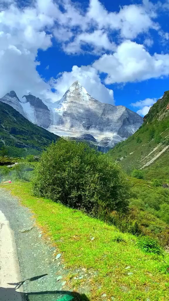 蓝色星球最后一片净土:四川稻城亚丁风景区