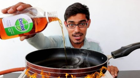 老外作死煮消毒水,场面太刺激差点把自己送走!