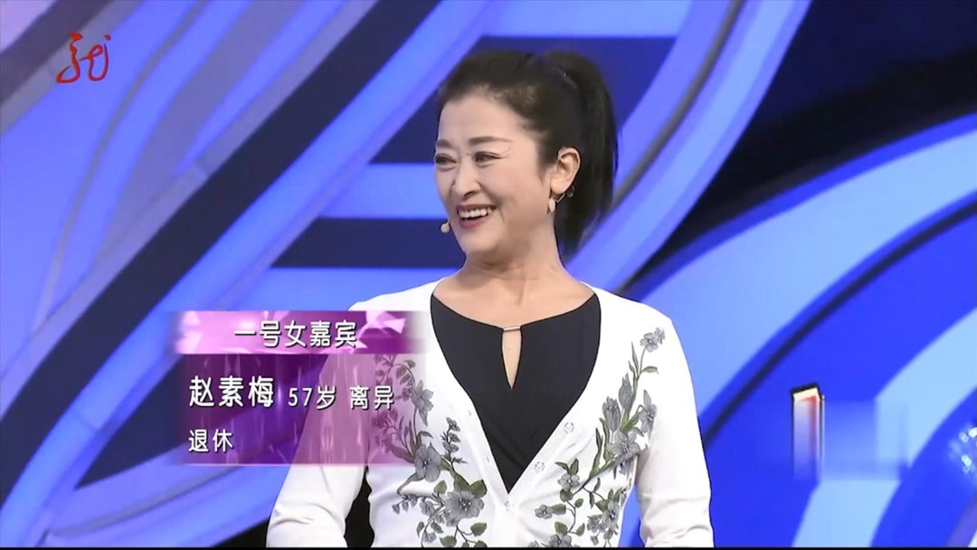 女嘉宾上来就走模特步,那叫一个气势,男嘉宾看直眼!