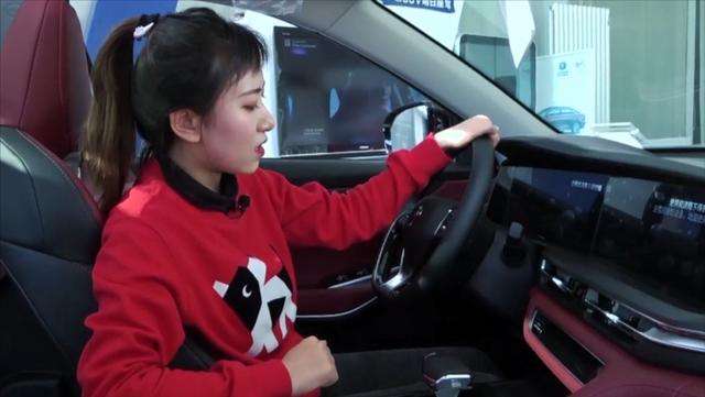 CS75plus颜值改观这么大硬件做了什么升级呢 让销售小哥来回答你