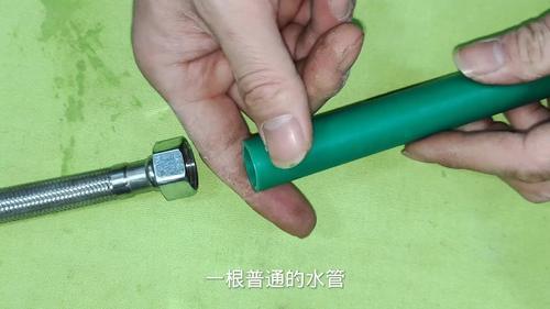 带有内螺纹的不锈钢软管,怎么接PPR水管才不会漏水?其实很简单