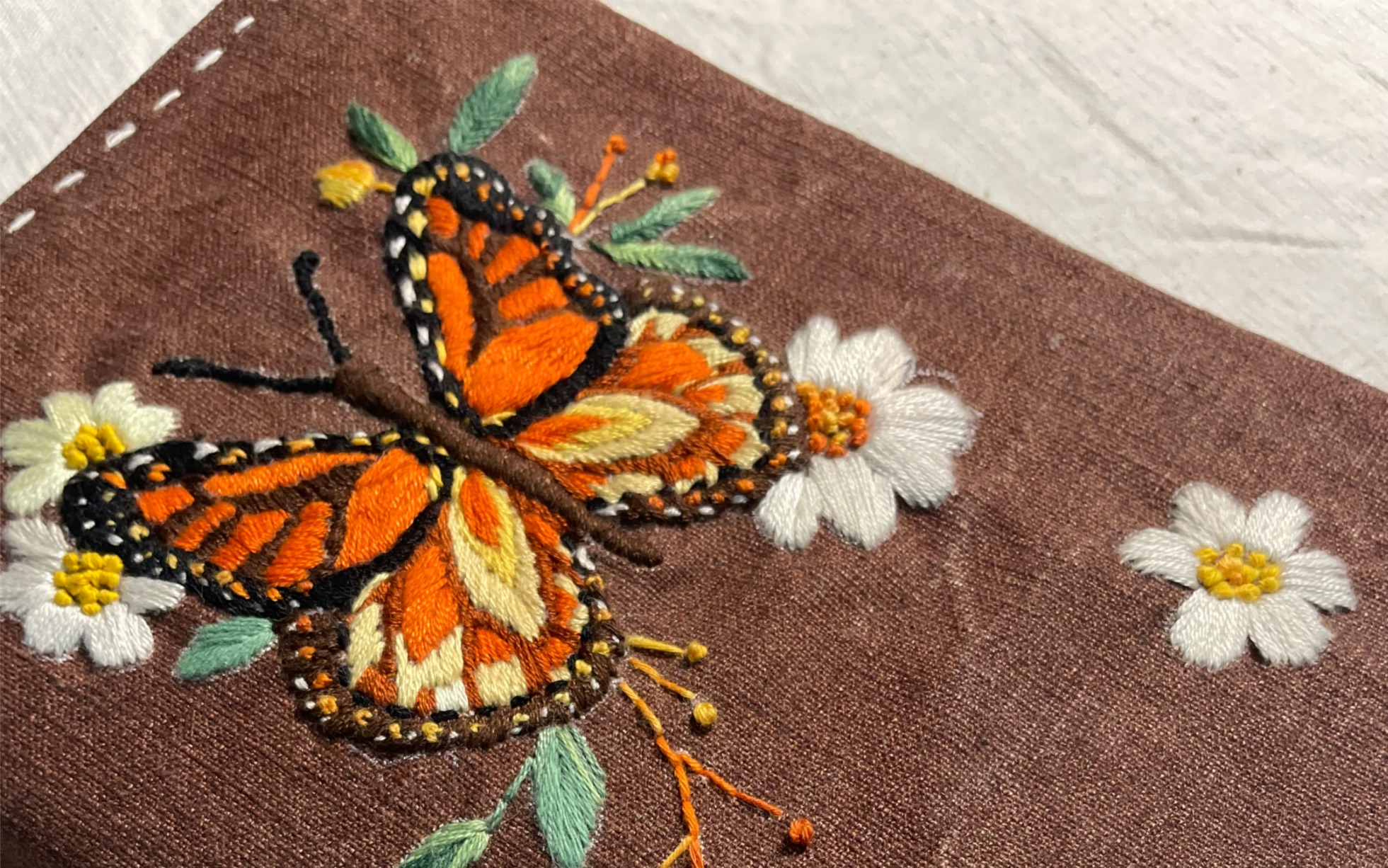 蝴蝶与花书皮制作过程|沉浸式绣花|柿染刺绣