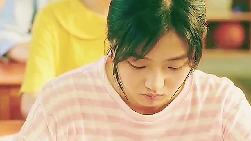 班主任帮全班看球赛被停职,不料全班学生报名运动会,主任吓尿了