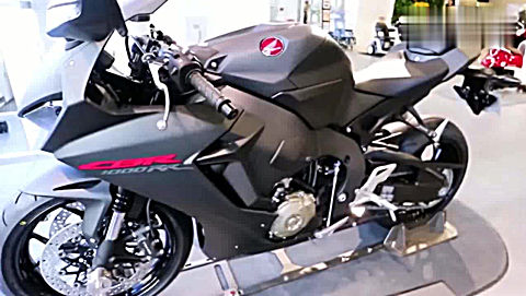 2019款本田CBR1000RR到店实拍,近距离感受下,什么叫做帅气!