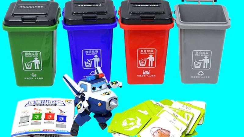 包警长学习垃圾分类区分厨余垃圾和其它垃圾