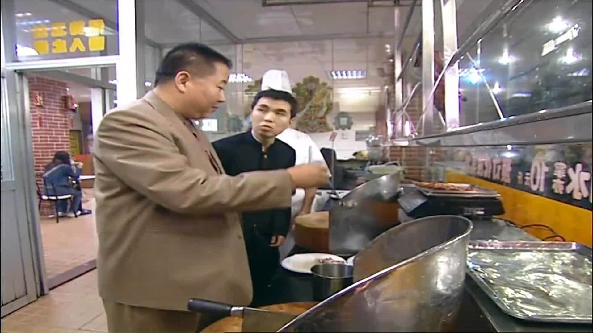 智多星:胖大叔深藏不露,拿起一块叉烧,就能知道重量