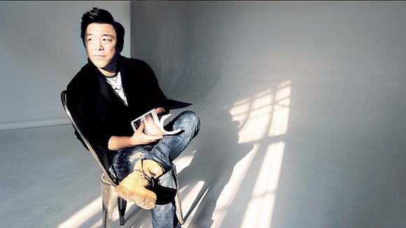 黄渤与妻子罕见合体露面,女方不是明星却满满少女味