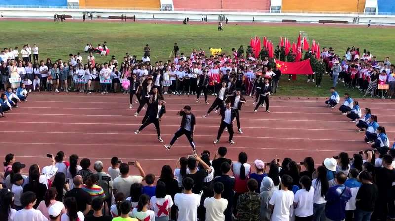 学校运动会的舞蹈,全靠c位在撑着啊