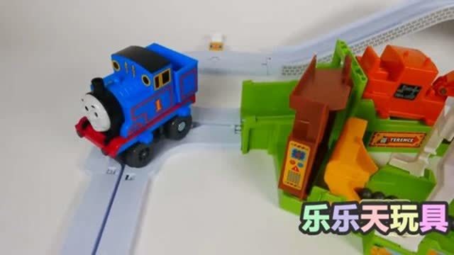 DIY玩具:一起来给托马斯小火车建造一个轨道模型吧