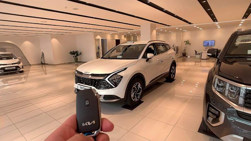 按下2022款起亚智跑车钥匙,坐进驾驶室那刻,给个不心动的理由