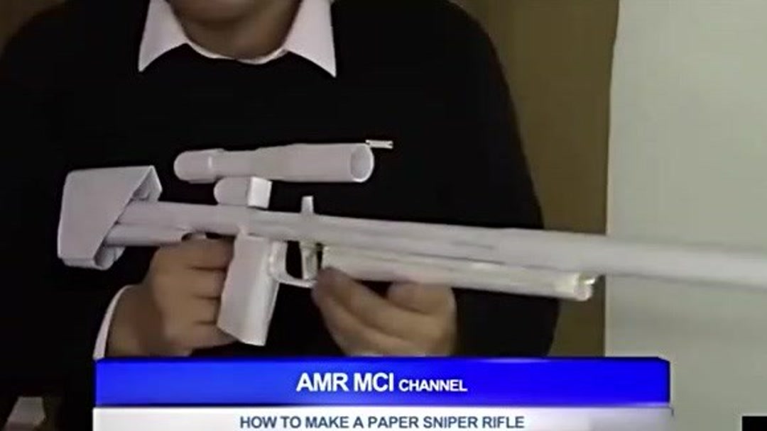 牛人用纸张做出一个狙击步枪
