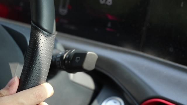 抢鲜看:长安UNI-T雨刷控制拨杆展示