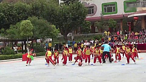 幼儿园体育活动公开课大班篮球