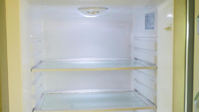 冰箱冷藏室积水结冰...