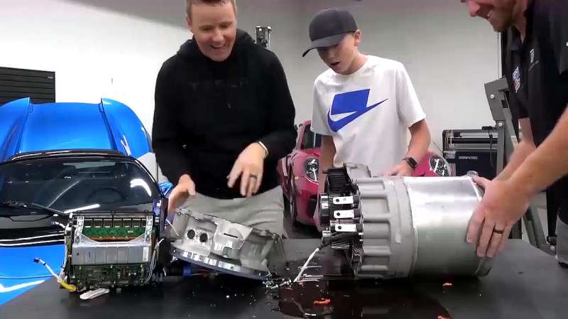 汽车:拆卸特斯拉电动轿车发动机,浓缩的都是精华!