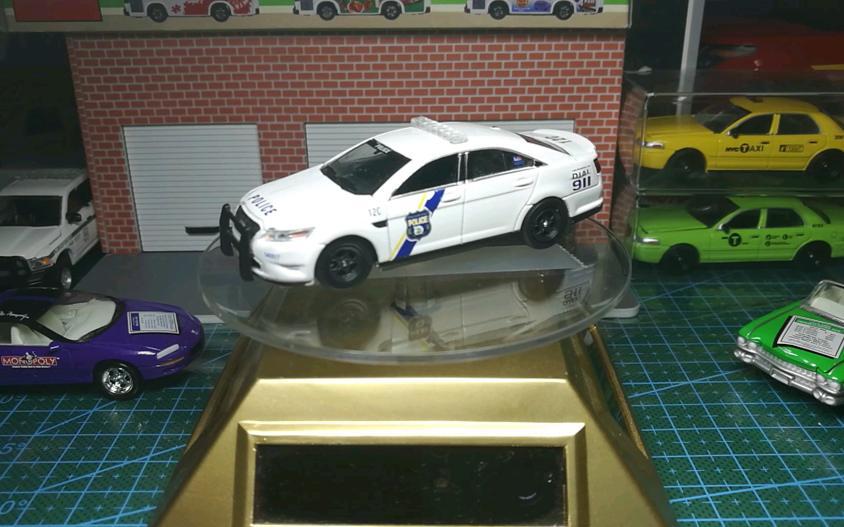 绿光警车模型——不完全紧急车辆模型展示(2)