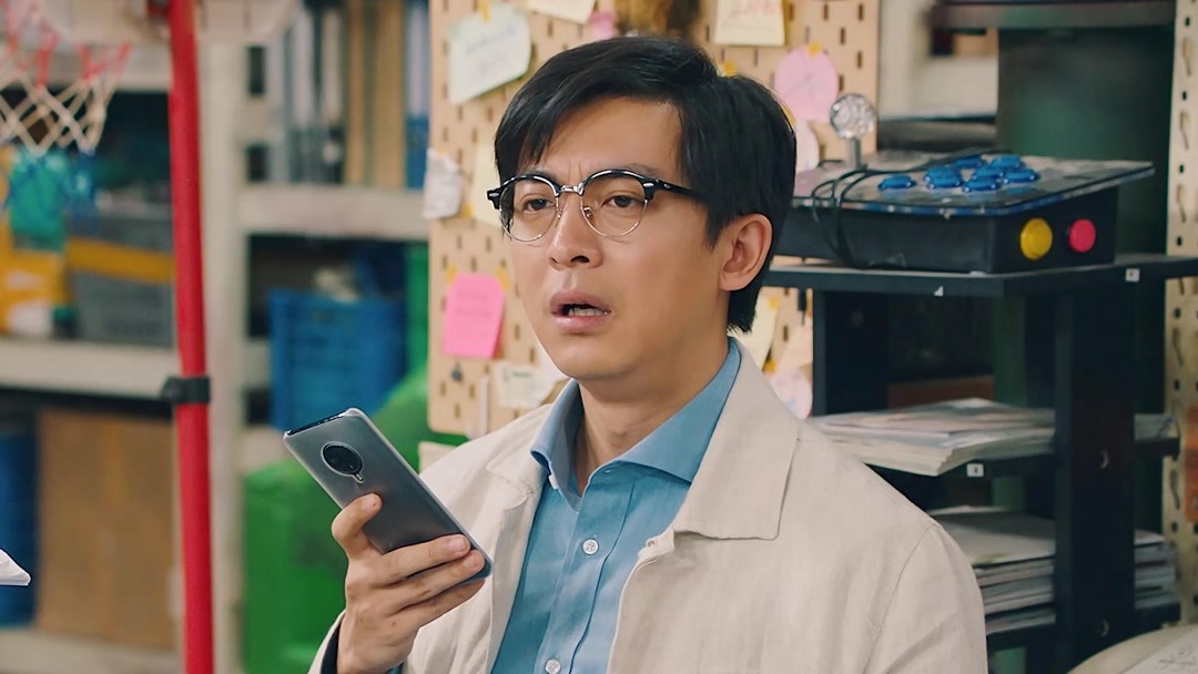 《破事精英》面对面发微信是有什么大病?