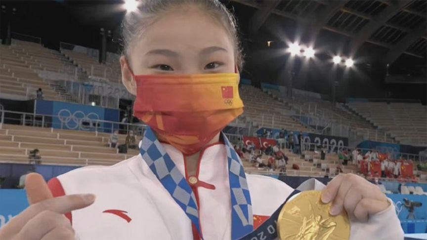 她被嫌弃到击败美国名将,5年没见父亲,管晨辰夺冠之路多辛酸