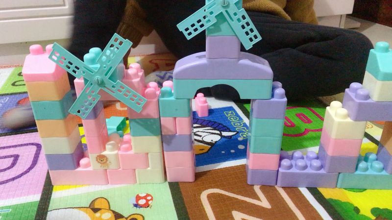 亲子时光 陪小朋友们用积木搭城堡