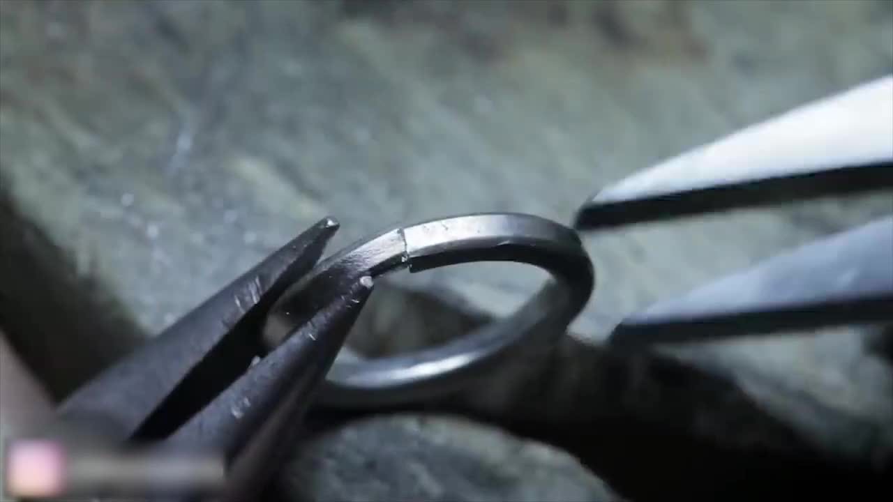原来钻戒都是这样制作出来的,小伙动手制作钻戒,十分美丽