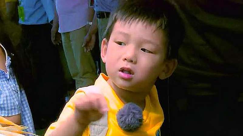 《不可思议的妈妈》七宝逛菜市场贡献表情包,沙溢砍价太厉害了!