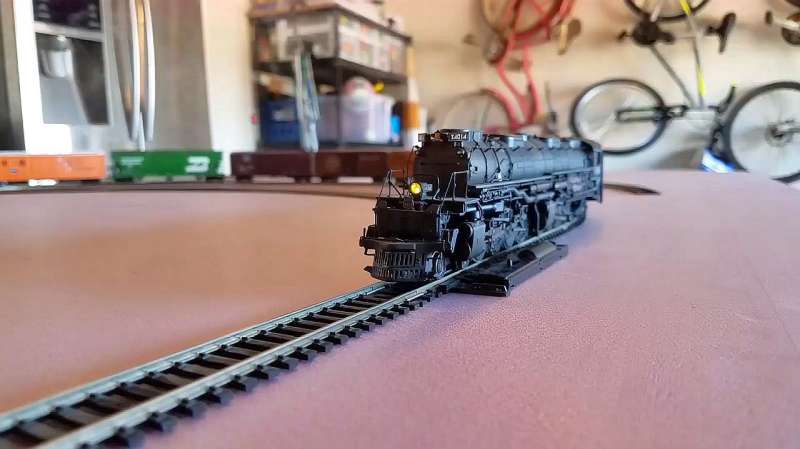 非常真实的蒸汽老火车模型 不光声音像外形的细节也非常完美