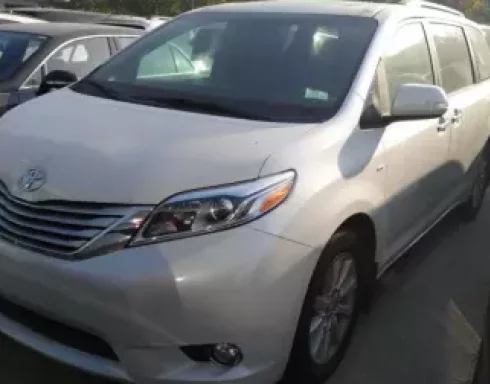 17款加版丰田塞纳商务车7座天津港最低价促销