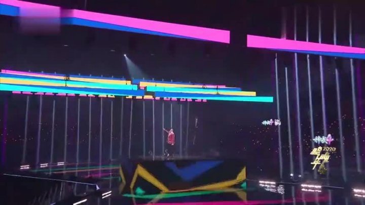 2020跨年晚会:凤凰传奇演唱感到幸福你就拍拍手