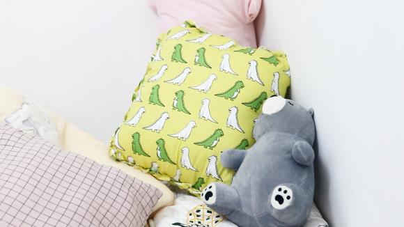 完全不用针线,只需2块布就能制作抱枕套,方便还特别简单!