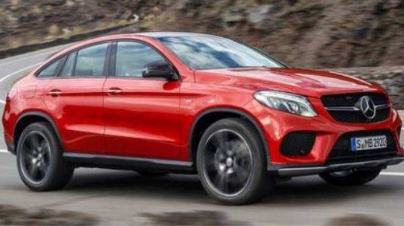 奥迪降价5万为何无人购买,奔驰宝马现风光无限,你会选哪个品牌