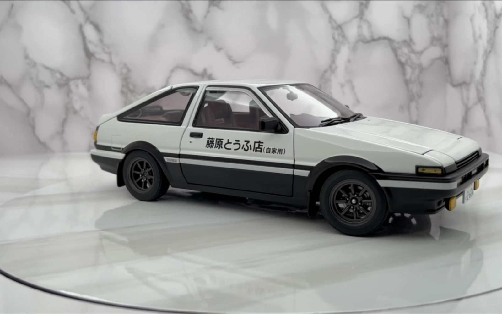 汽车模型展示 1:18 AUTOart TOYOTA SPRINTER TRUENO AE86 白盖