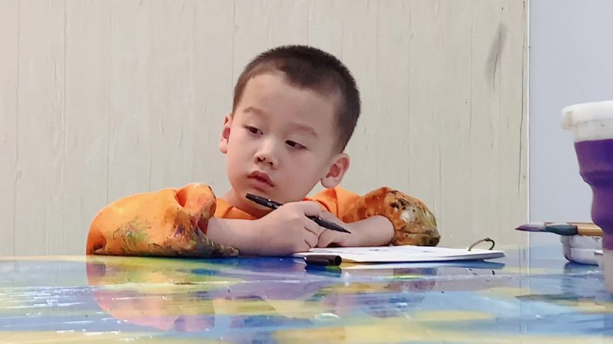 #少儿创意绘画 #画室日常 #认真的样子真可爱 #课堂实录